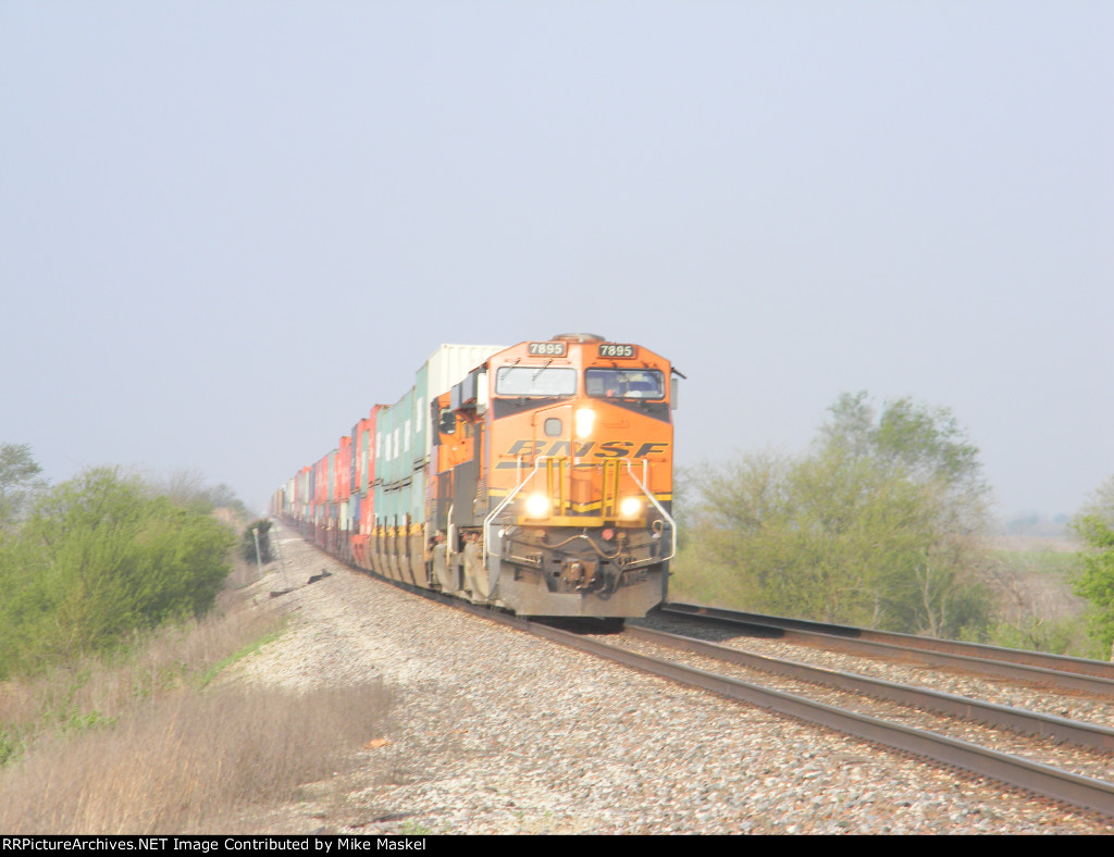 BNSF 7895